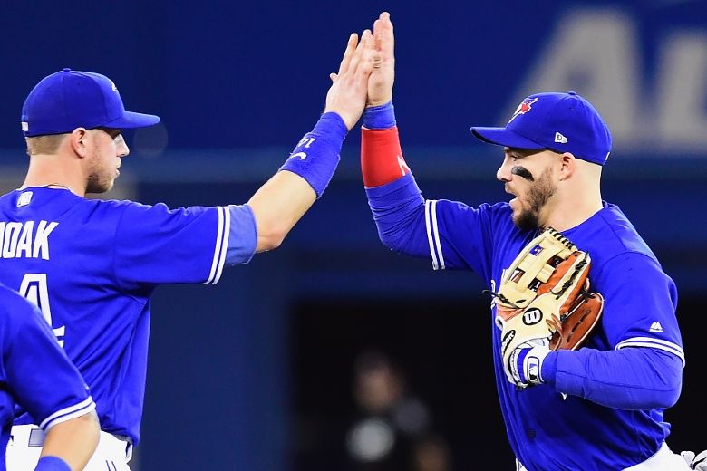 Blue Jays Smoak Mariners, continue to roll | Toronto Sun