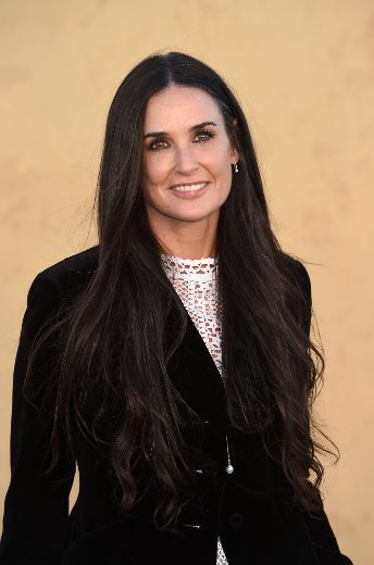 Demi Moore is missing her two front teeth | Toronto Sun