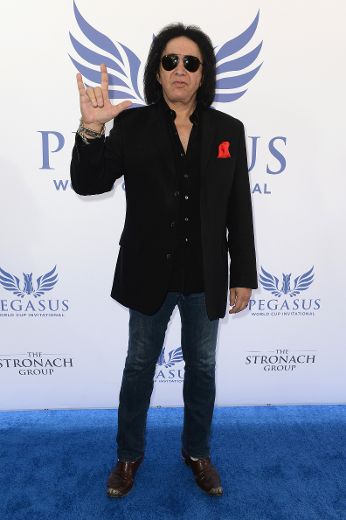 Gene Simmons abandons bid to trademark 'rock on' hand gesture | Toronto Sun