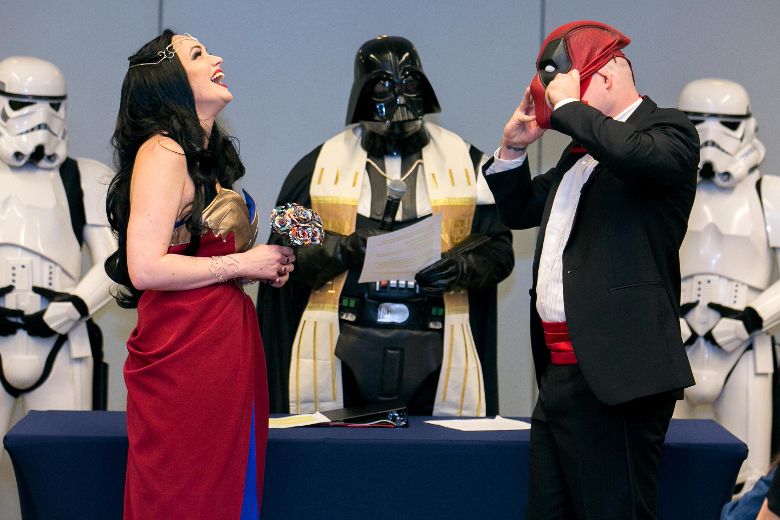 Wonder Woman weds Deadpool at comics convention | Toronto Sun