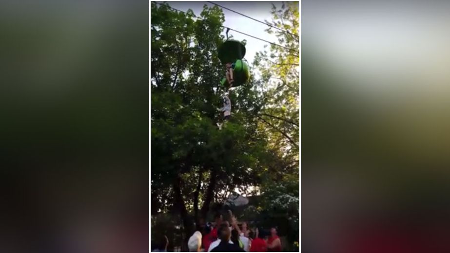 'I couldn't let that little girl die'; Teen dangling from Six Flags ...