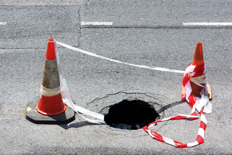 Man falls into sinkhole that he was blocking off for safety | Toronto Sun