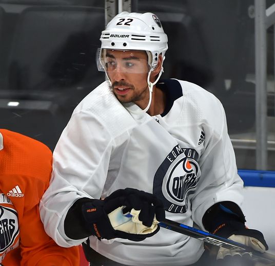 Edmonton Oilers GM Peter Chiarelli long had tryout player Chris Kelly ...