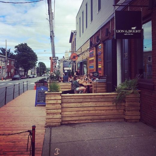 Halifax cafe 'screen free' policy causes social media firestorm ...