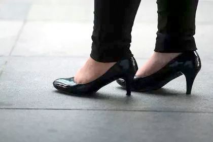 Bill seeks to ban mandatory high heels at work | Sudbury Star