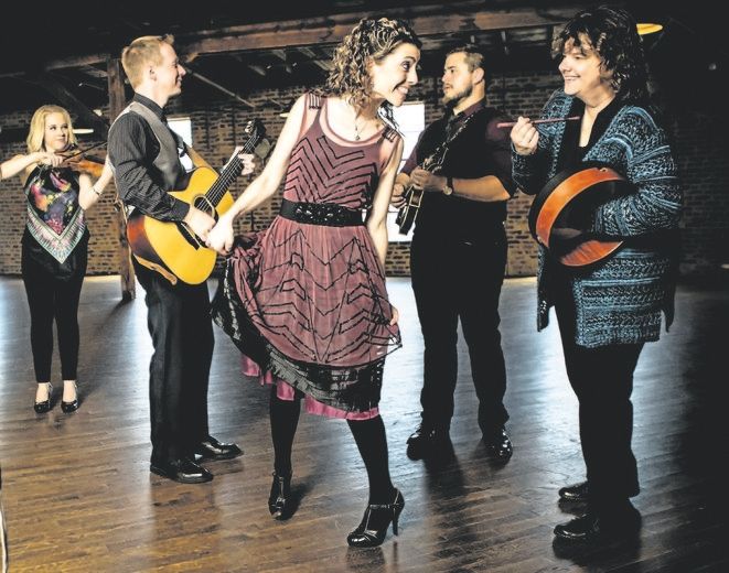 Drawing on Irish, Scottish and Appalachian roots, Runa makes energetic ...