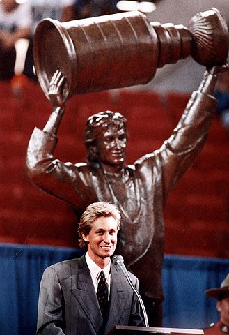 Keep the Edmonton Oilers Wayne Gretzky statue where it is: Mayor ...