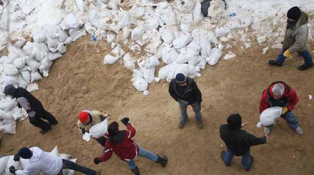 Who’s ready for a sandbagging good time? | Winnipeg Sun