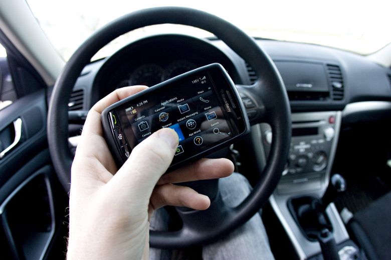 Texting while driving nets $2,300 fine | Toronto Sun
