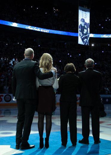 Leafs honour Sundin's No. 13 | Toronto Sun