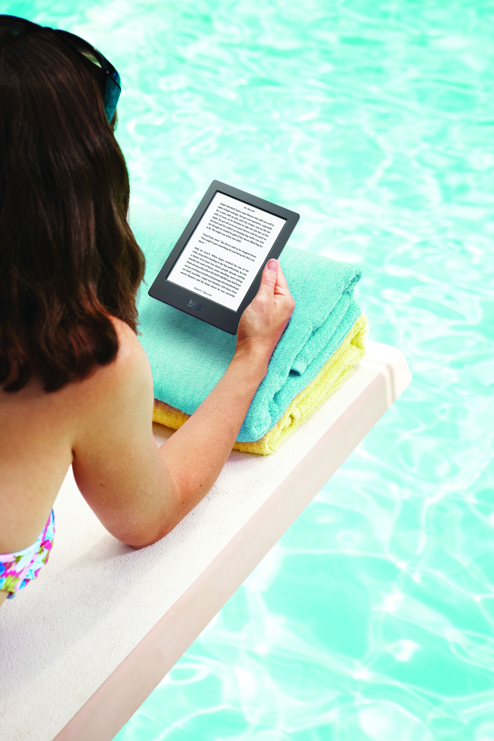 Kobo waterproof Aura H20 e-reader goes from living room, to the bath ...