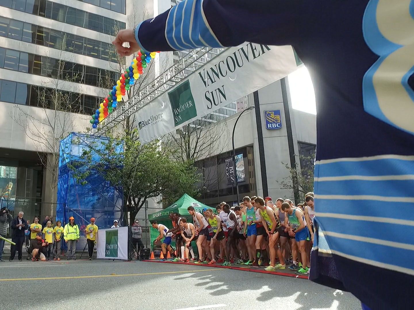 Video: Sun Run through the city | Vancouver Sun