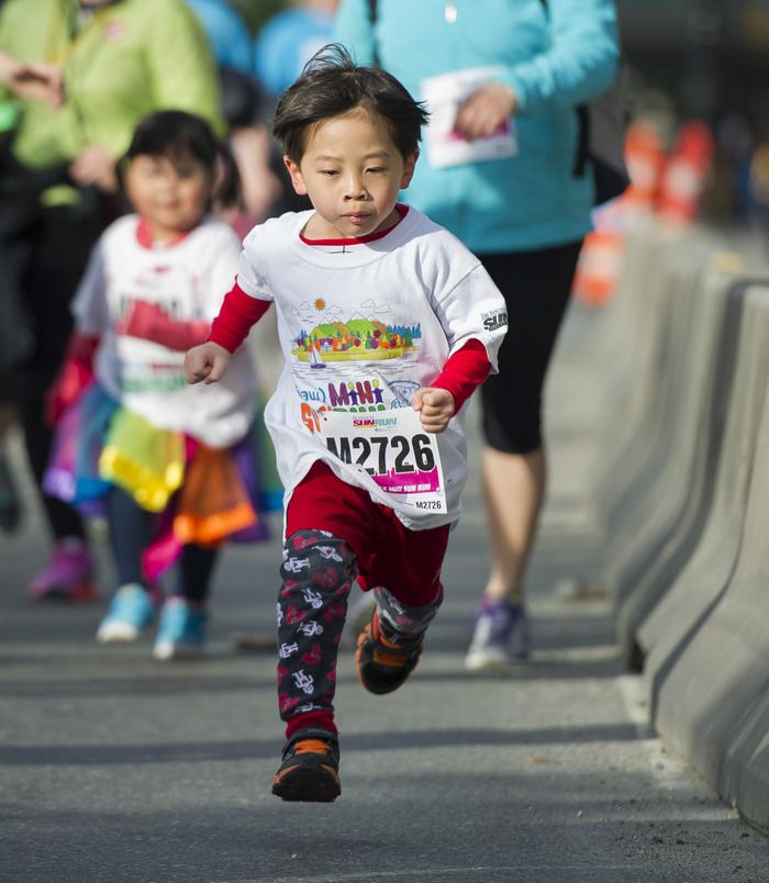 Photos: Speedy kids peel out of the Mini Sun Run gate | Vancouver Sun