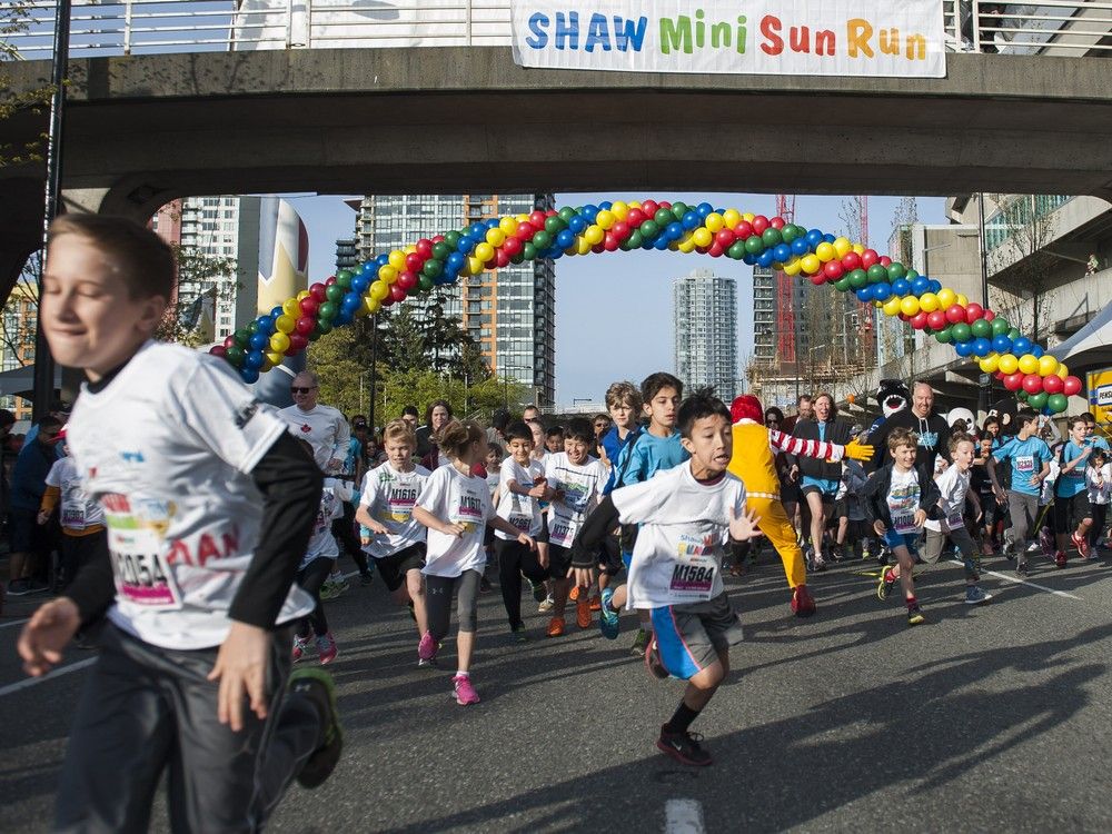 Photos: Speedy kids peel out of the Mini Sun Run gate | Vancouver Sun