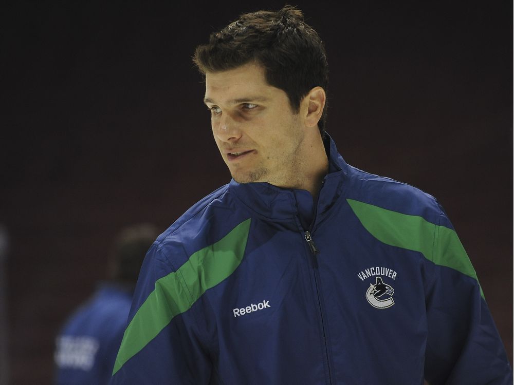 Canucks promote Dan Cloutier to goaltending coach | Vancouver Sun