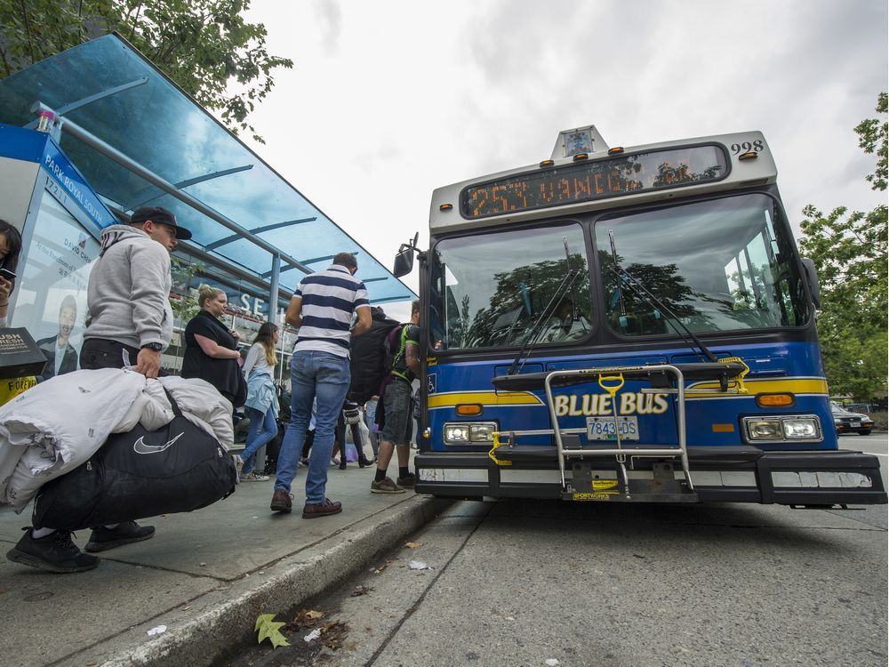 Blue Bus drivers vote to go on strike in West Vancouver | Vancouver Sun