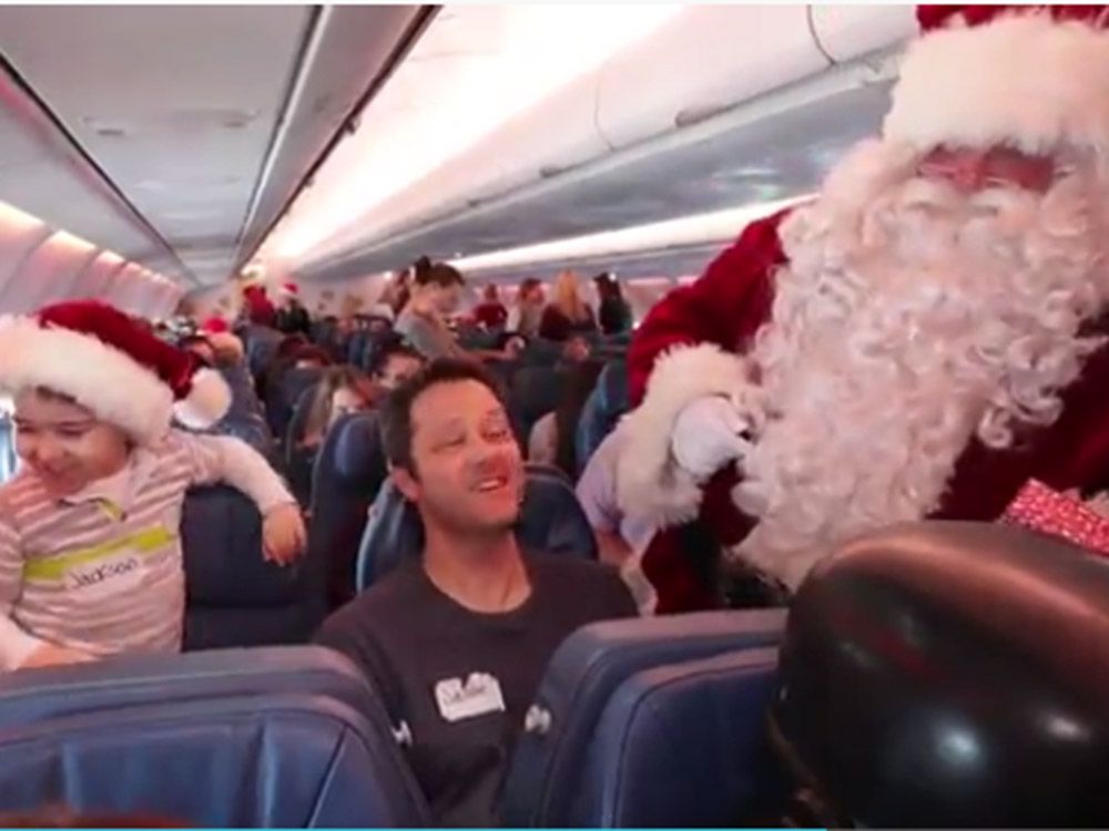 Video: Air Transat Santa Flight 2016 | Vancouver Sun
