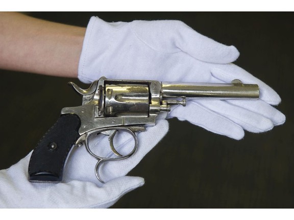 Gold brass knuckles and Errol Flynn's death at the VPD museum ...