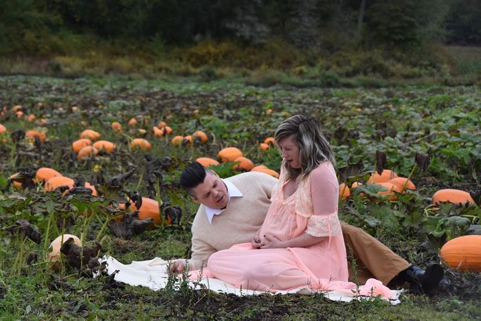 Nanaimo couple recreate Alien birth scene for maternity photo shoot ...