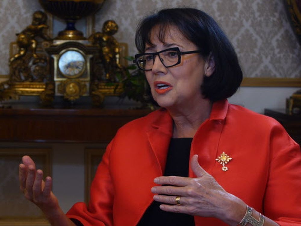 Conversations That Matter: Representing the Queen | Vancouver Sun