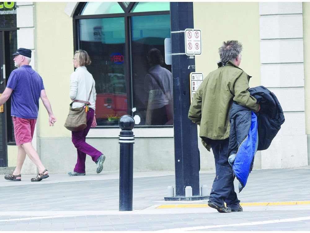 Penticton sidewalk loiterers could soon face $100 fines | Vancouver Sun