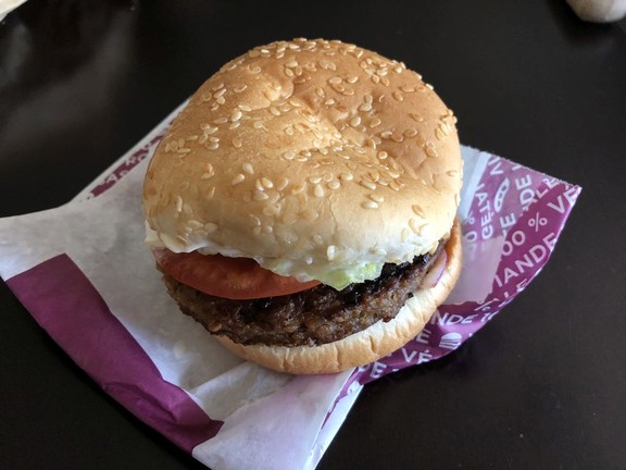 Battle of the meatless fast-food burgers | Vancouver Sun