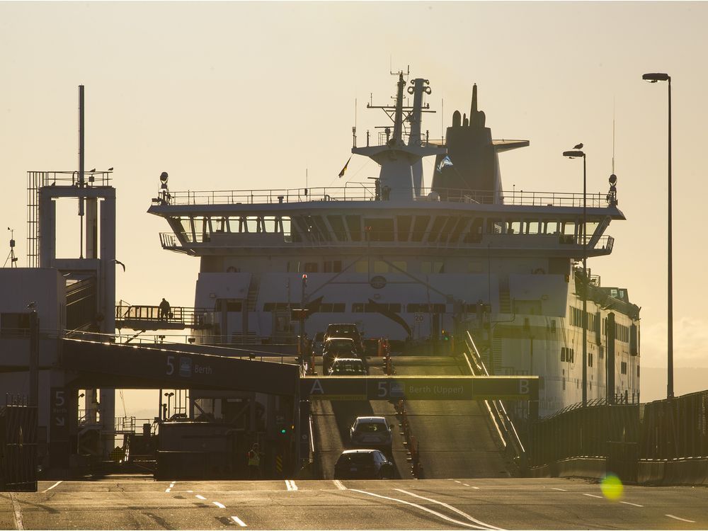 Vehicle falls at Tsawwassen Ferry terminal, one injured | Vancouver Sun