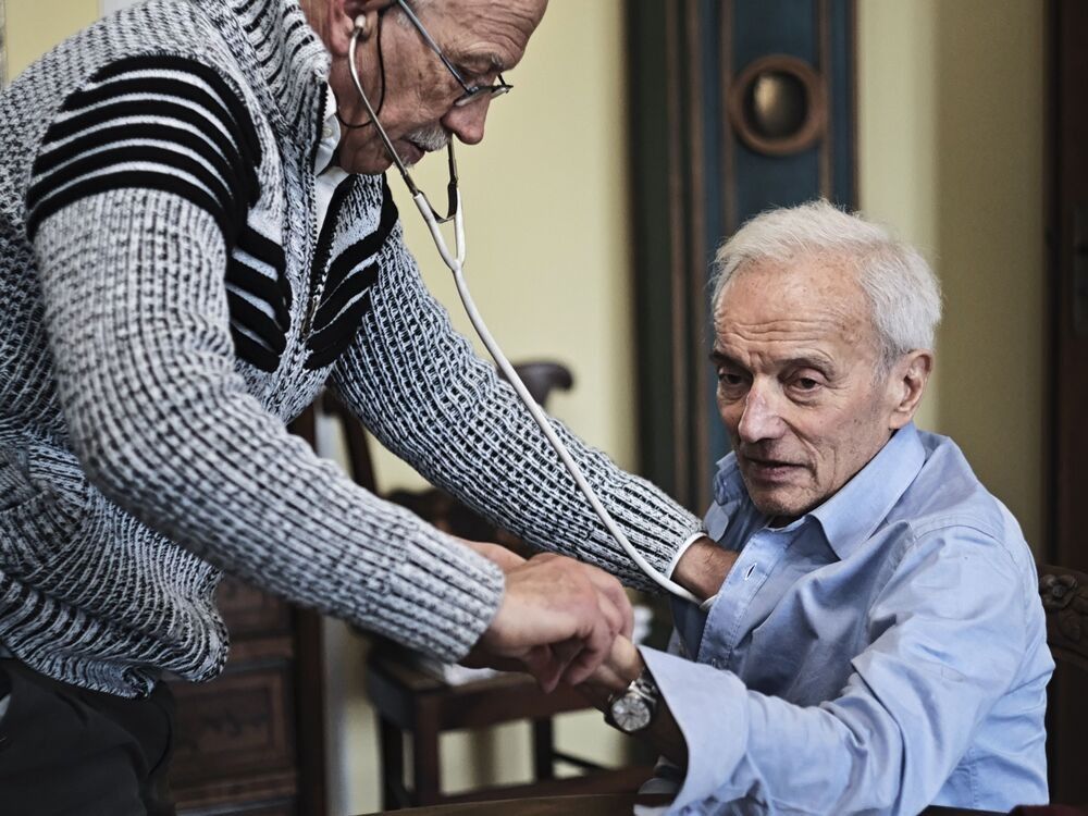 Income stabilization could keep older doctors in the workforce ...