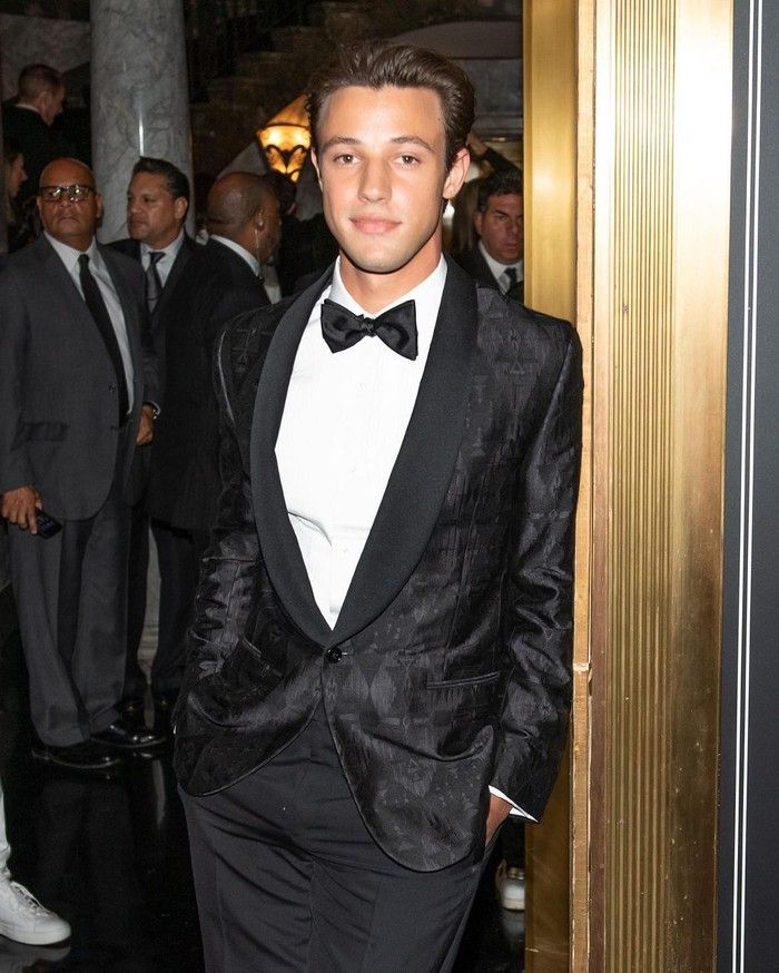 Influencer Cameron Dallas helps Gen Z find love with IRLY dating app ...