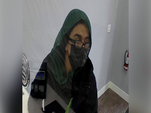 Surrey Rcmp Release Photos Of 237000 Fraud Suspect Vancouver Sun 6528