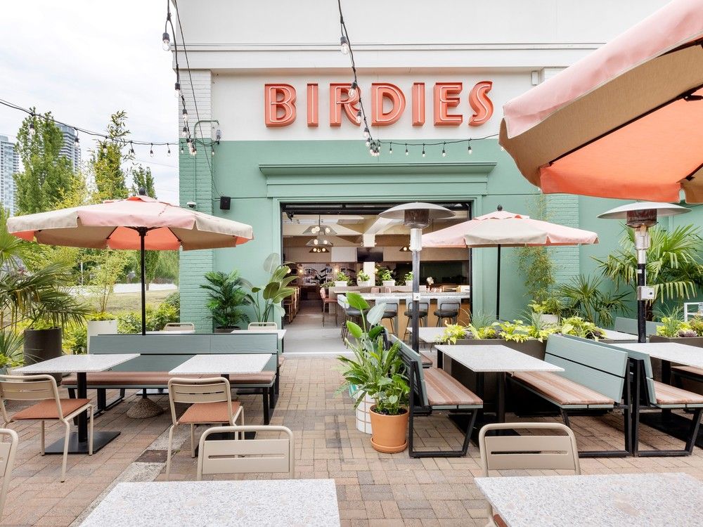 Restaurant review: Birdies follows in footsteps of legendary Earls ...