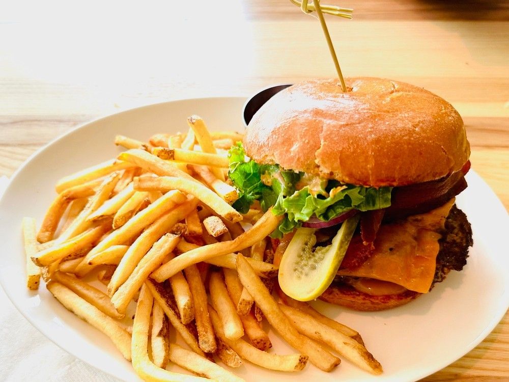 Restaurant review: Birdies follows in footsteps of legendary Earls ...