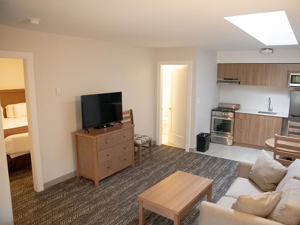 Overcrowding forces Surrey Memorial Hospital to move patients to hotel ...