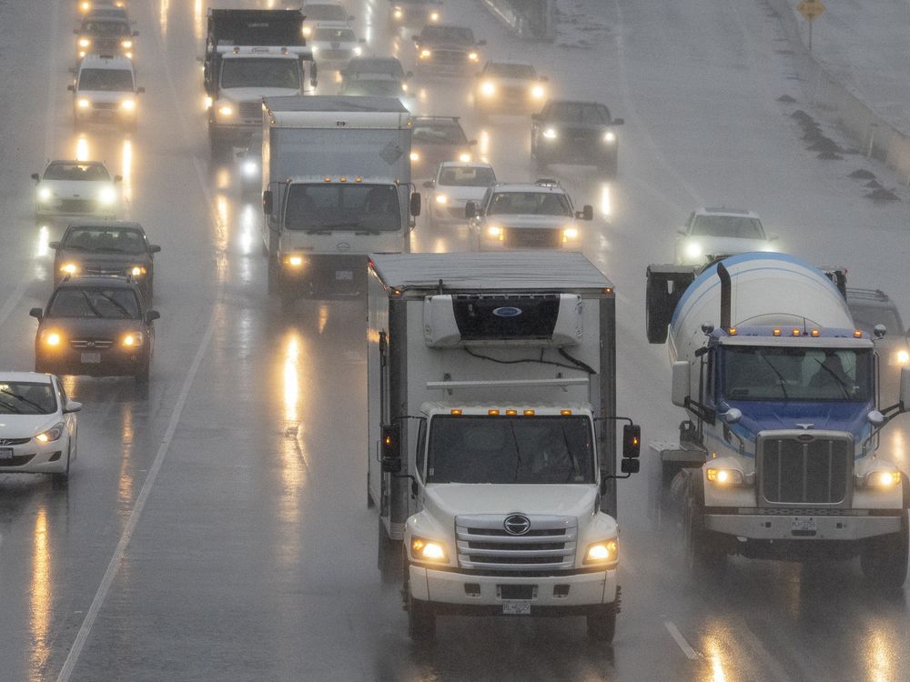 Speed limiting devices to be mandatory on heavy B.C. commercial trucks ...