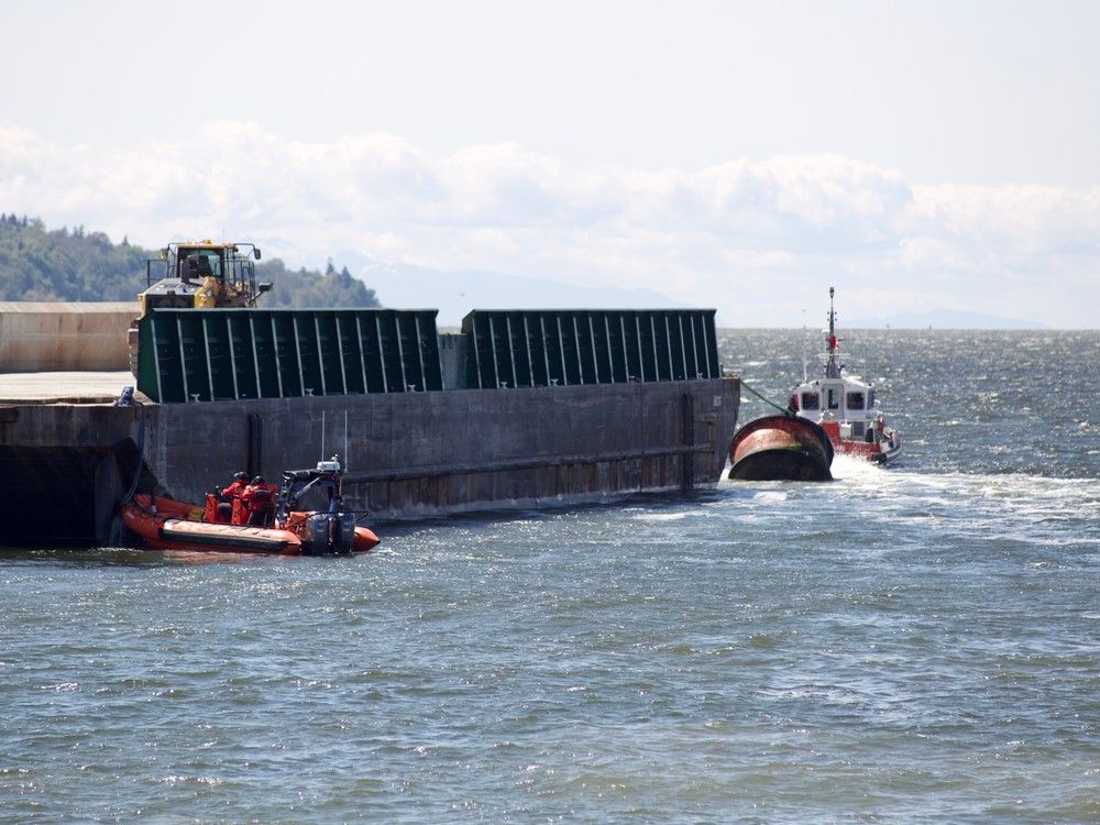 Quick response stops runaway barge from washing up on Vancouver beach ...