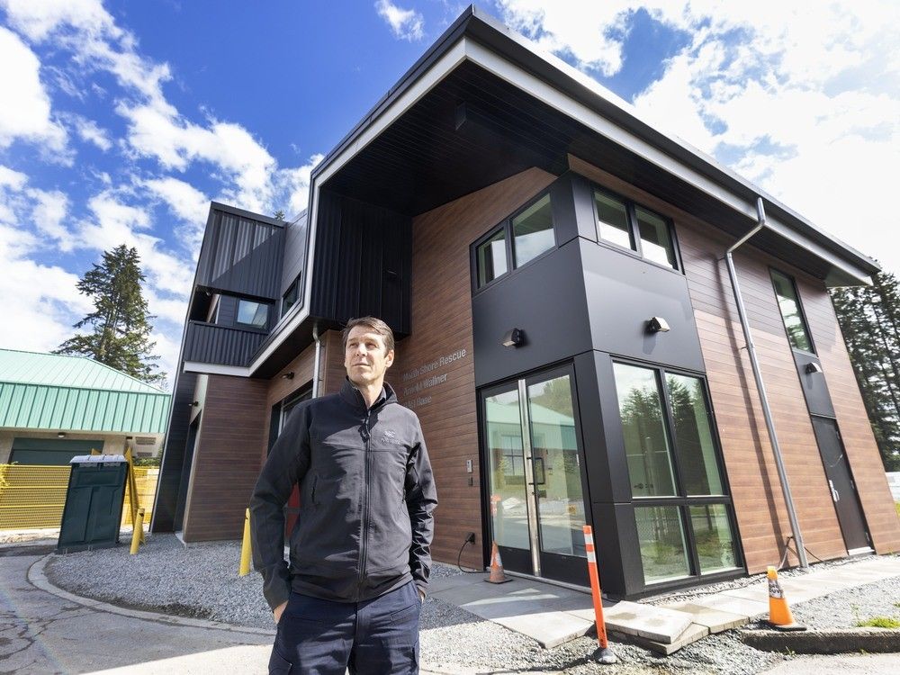 Mike Danks passing the torch at North Shore Rescue | Vancouver Sun