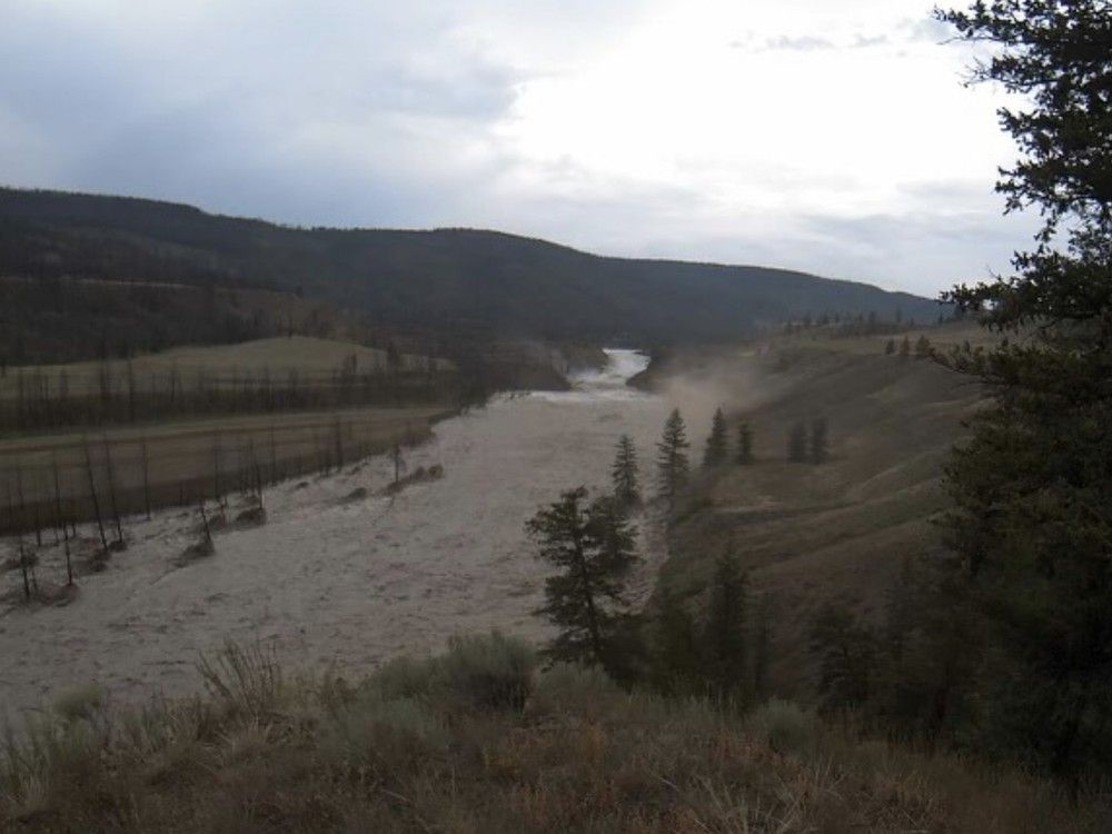 B.C. landslide: Evacuations ordered as water flows over massive slide ...