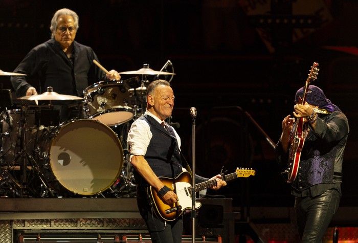 Concert review: Bruce Springsteen brings his hit show to Vancouver ...