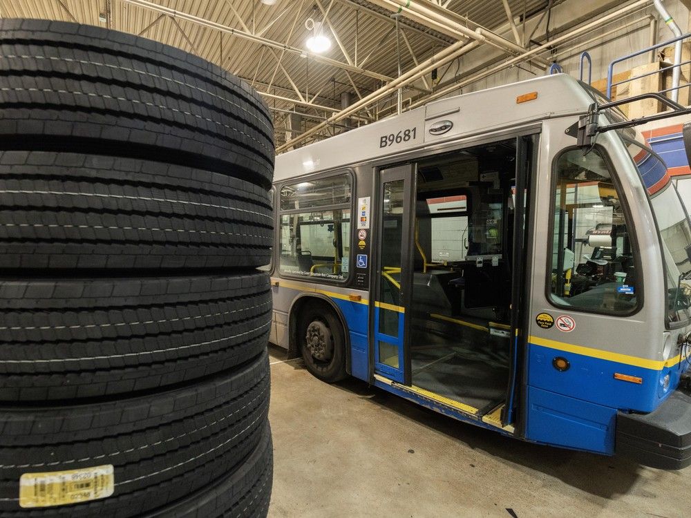 TransLink equips 100 more buses with new winter tires | Vancouver Sun