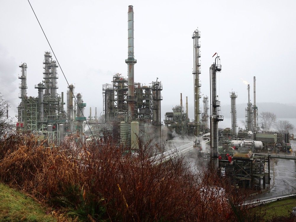 B.C. oil refinery produces Canada's first test of low-carbon jet fuel ...