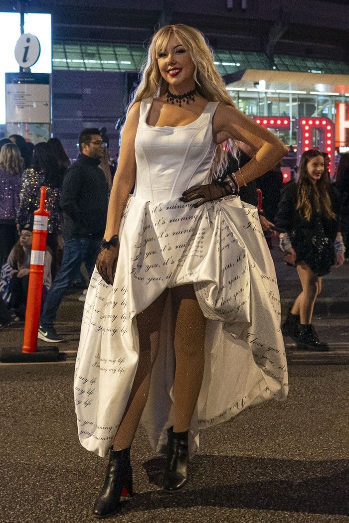 Photos: Taylor Swift in Vancouver — the fans, the fashion and the ...
