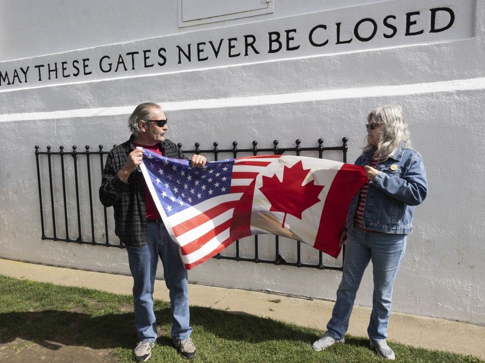 Photos: Peace Arch border rally demonstrates ongoing Canada-U.S. bond ...