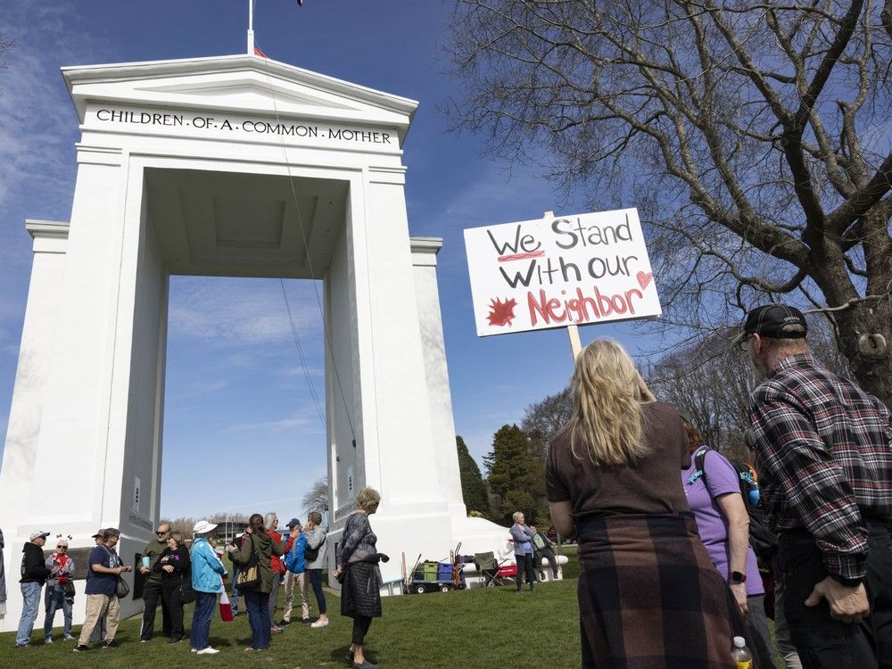 Photos: Peace Arch border rally demonstrates ongoing Canada-U.S. bond ...