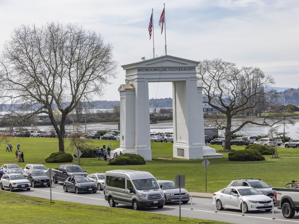 Photos: Peace Arch border rally demonstrates ongoing Canada-U.S. bond ...