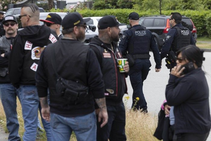 Hundreds of Hells Angels attend memorial for original B.C. member ...