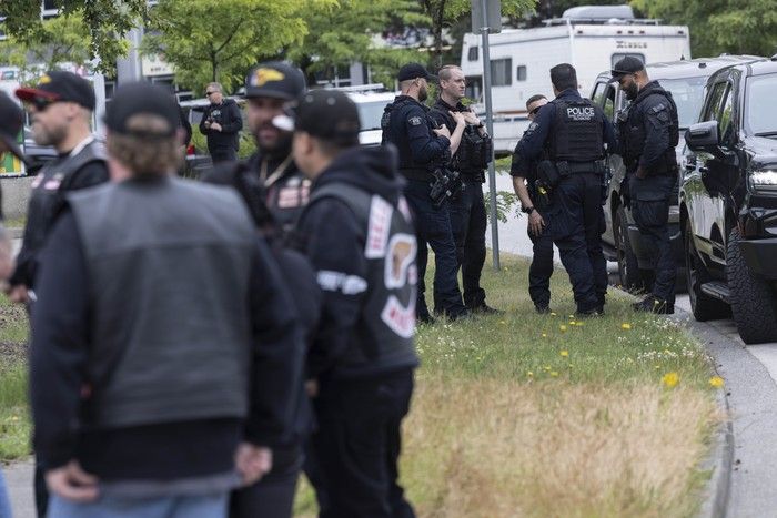 Hundreds of Hells Angels attend memorial for original B.C. member ...