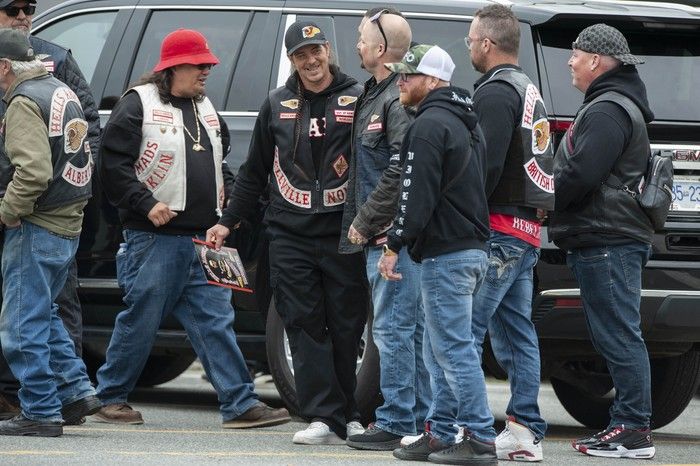 Hundreds of Hells Angels attend memorial for original B.C. member ...