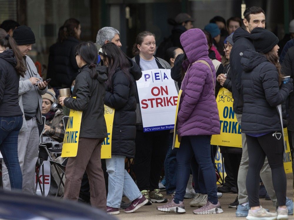 BCGEU leader's meeting with provincial go-between yields few results ...