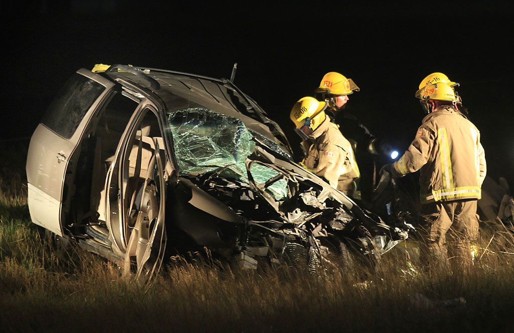 Two die in Highway 401 crash, traffic snarled for hours | Windsor Star