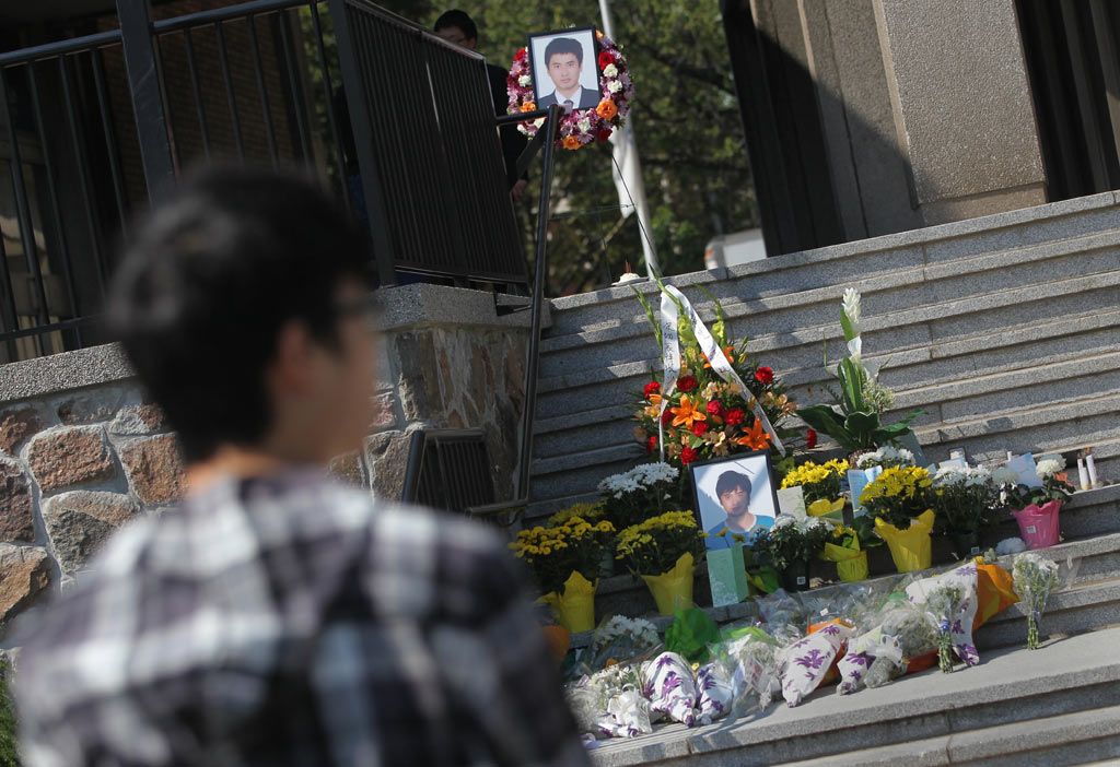 Chinese student's tragic death brings tears and offerings from ...